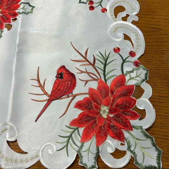Dining | Gorgeous Poinsettia Table Topper Nwot | Poshmark